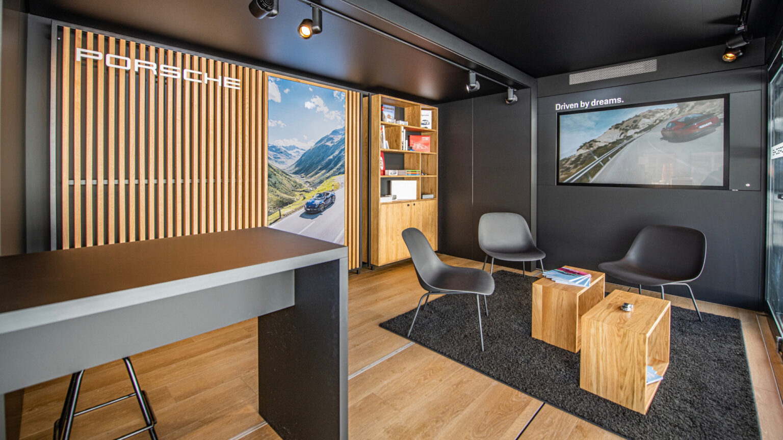 Porsche Mobile Event Unit feiert Premiere in St. Moritz